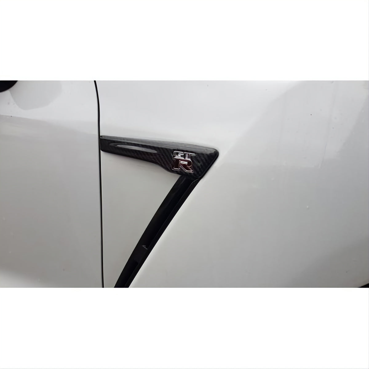 Nissan R35 GTR MY15+ KR Carbon Front Fender Logo Emblem Covers – MdS Tuning