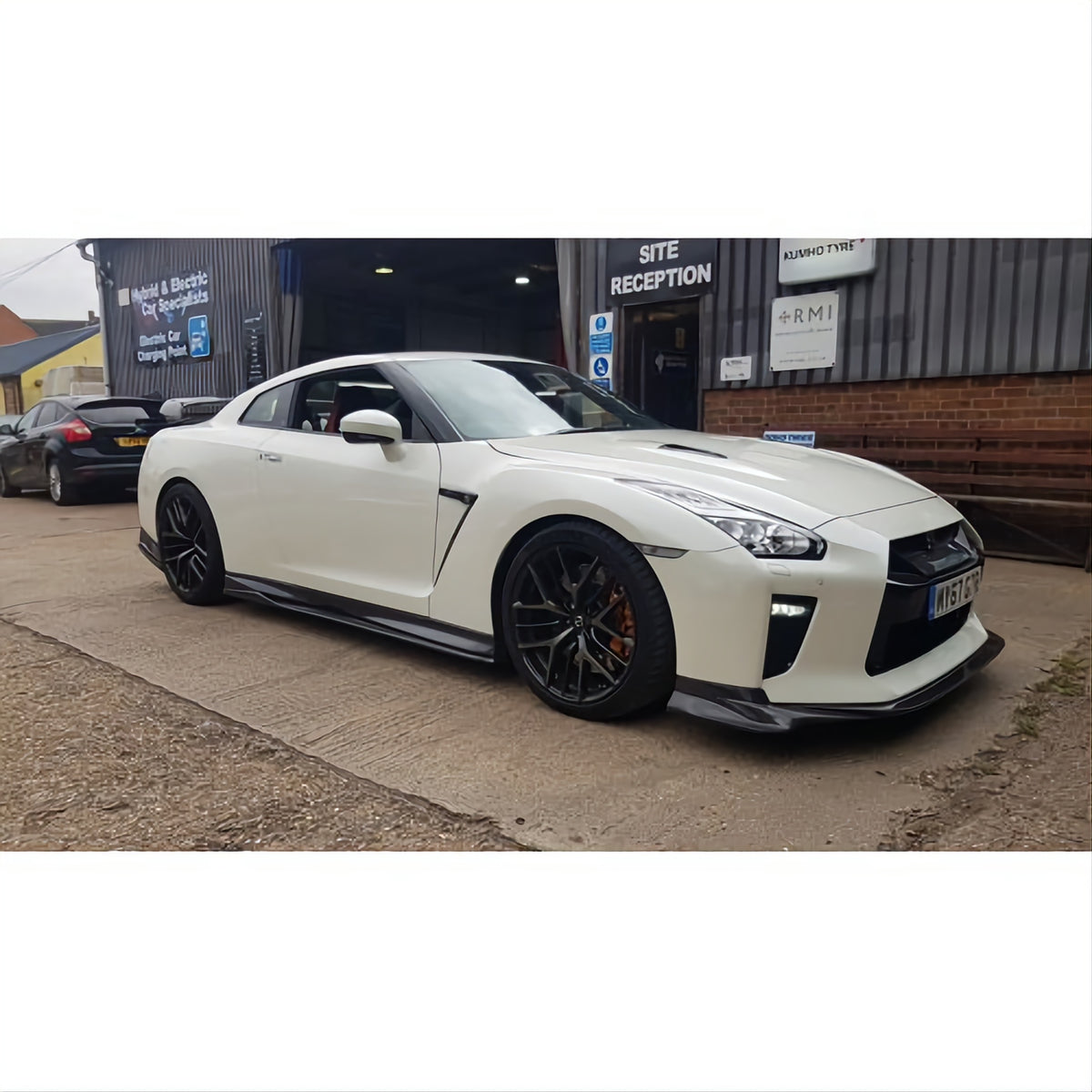 Nissan R35 GTR MY17+ KR Spec V Carbon Side Skirt Extensions – MdS Tuning